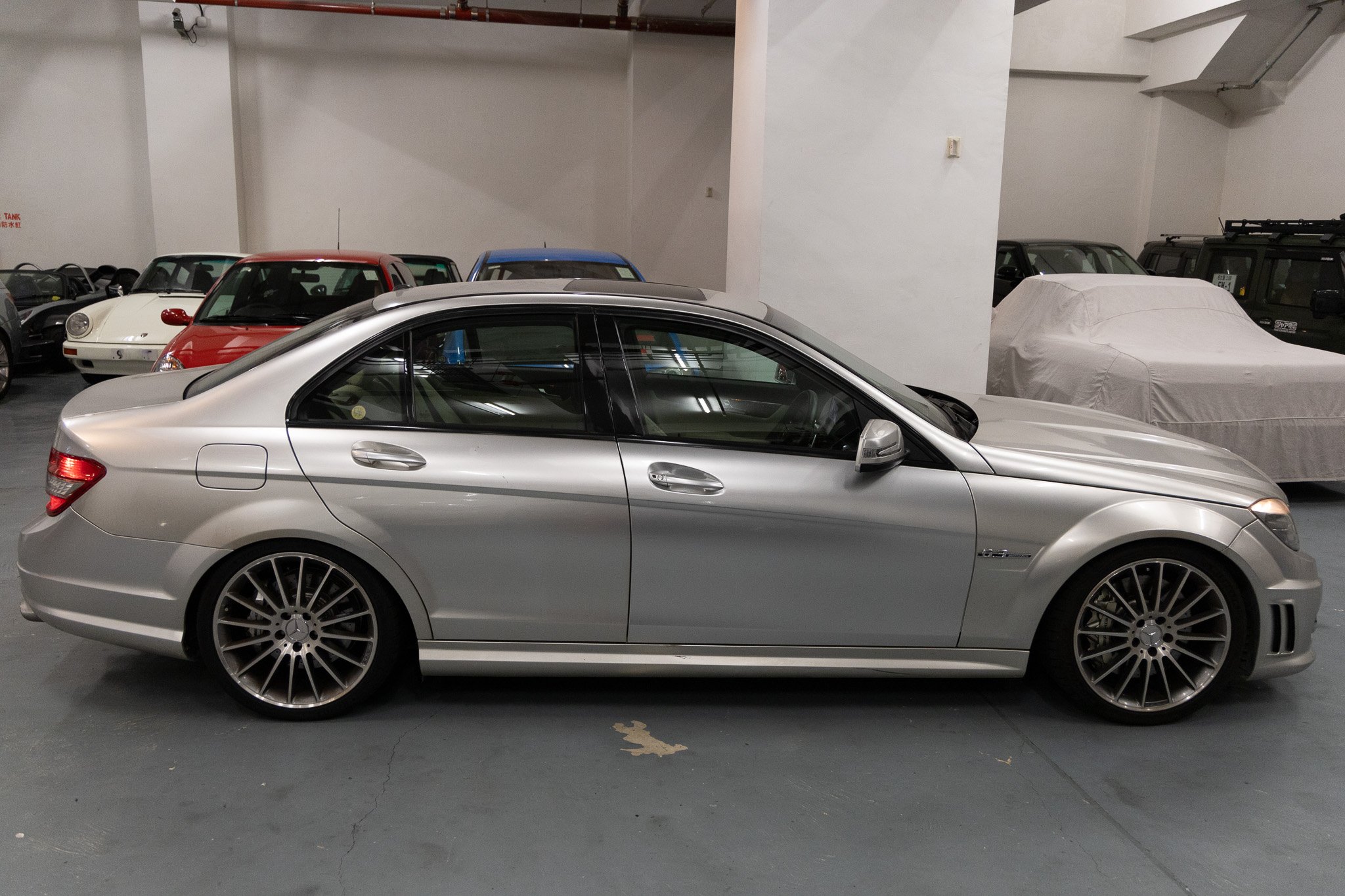 Mercedes-Benz C63 AMG Sedan (W204) - Car Farm